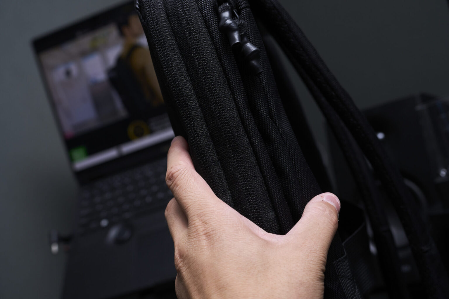 Evoon マルチビジネスリュックSlimをレビュー│薄型なのに大容量な頼もしいバッグ – しんぴのモノローグ