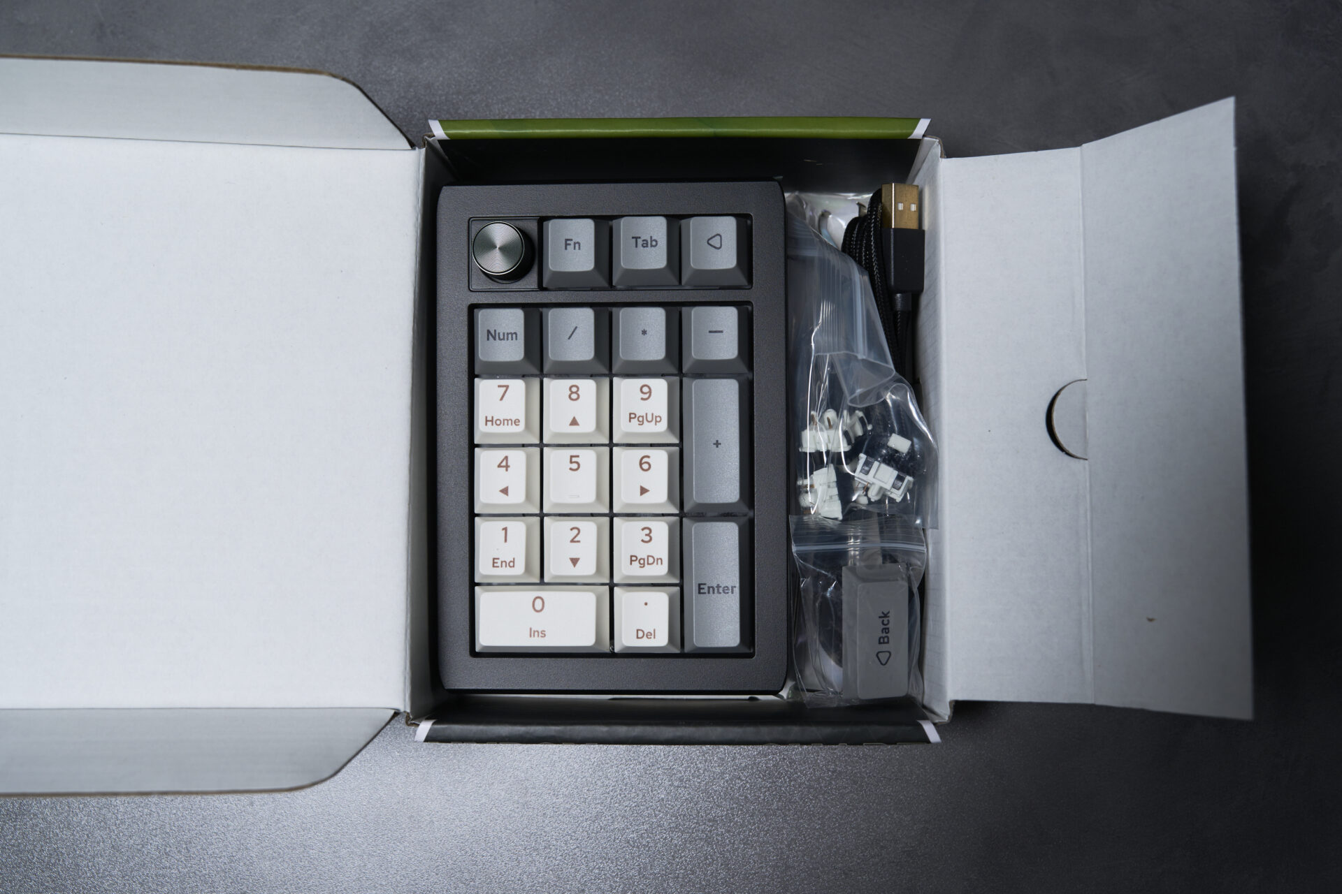 EPOMAKER EK21をレビュー│普通のテンキーにはサヨナラ – しんぴのモノローグ